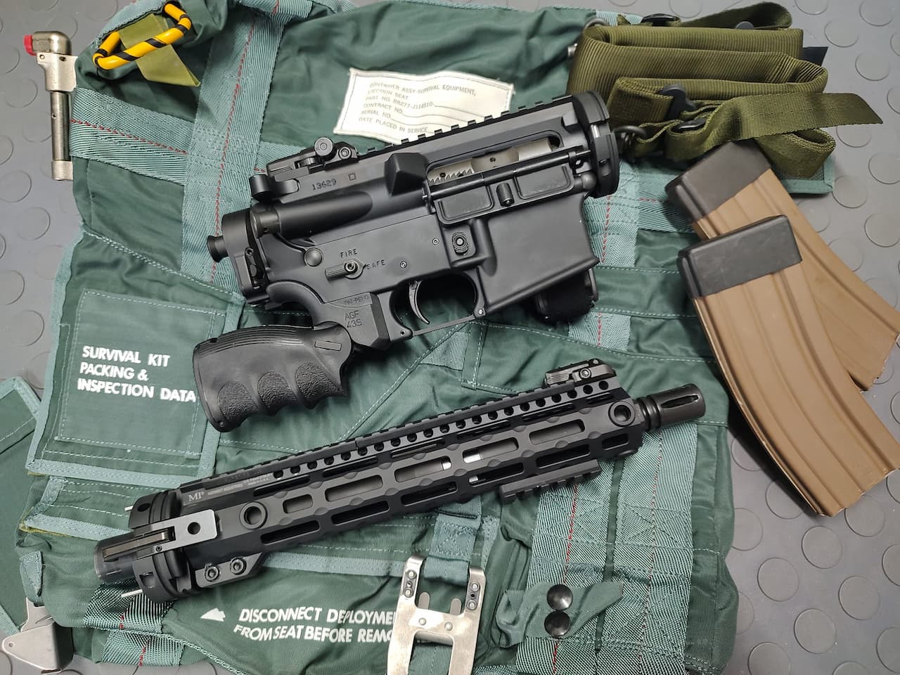 GAU-5/A｜米空軍パイロットのサバイバルキットM4カービン