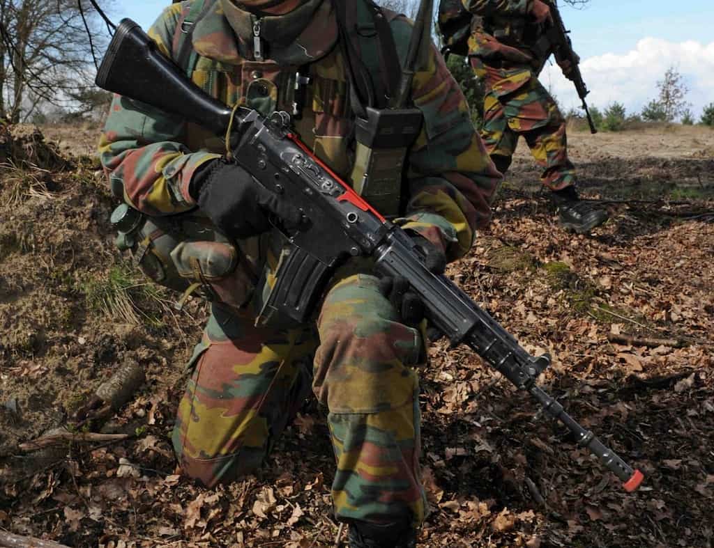 最初の外国人志願兵にはFNCが渡されましたがウクライナに支援として提供された銃器は何ですか？ | ミリレポ｜ミリタリー関係の総合メディア