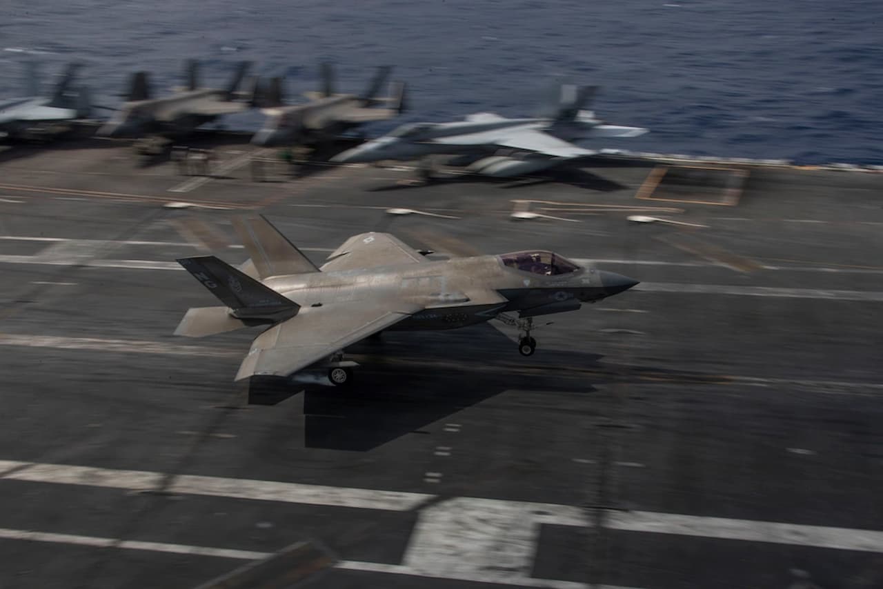 F-35C艦載機が迎撃！米空母に接近したイラン無人機の狙い